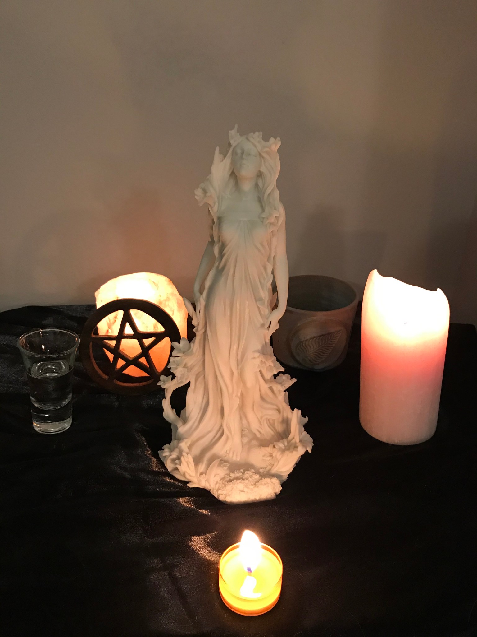 An Altar for Aphrodite: Intention and Honoring the Goddess – Priestess ...